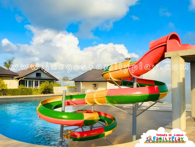 TOBOGAN ACUATICO CARACOL Y MULTIPISTA PARCONA - Juegos Recreativos ...